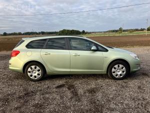 Green Opel Astra 2011 in Talsi, with an engine capacity of 1.40 L and mileage of 193 thousand km for 4500 €, photo 3 on AUTOMOTO.COM.LV