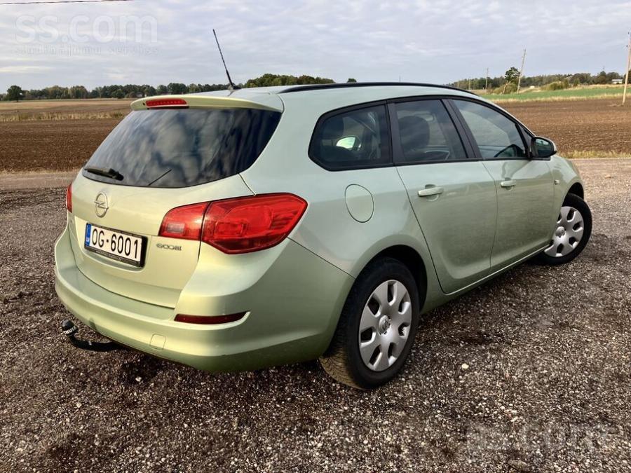 Green Opel Astra 2011 in Talsi, with an engine capacity of 1.40 L and mileage of 193 thousand km for 4500 €, photo 4 on AUTOMOTO.COM.LV