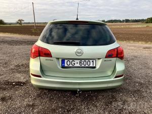 Green Opel Astra 2011 in Talsi, with an engine capacity of 1.40 L and mileage of 193 thousand km for 4500 €, photo 5 on AUTOMOTO.COM.LV