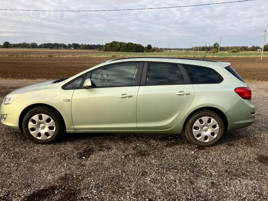 Green Opel Astra 2011 in Talsi, with an engine capacity of 1.40 L and mileage of 193 thousand km for 4500 €, photo 7 on AUTOMOTO.COM.LV