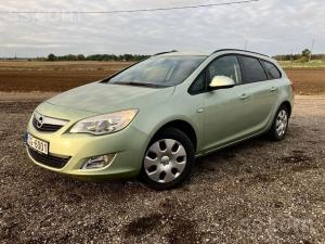 Green Opel Astra 2011 in Talsi, with an engine capacity of 1.40 L and mileage of 193 thousand km for 4500 €, photo 8 on AUTOMOTO.COM.LV