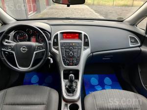 Green Opel Astra 2011 in Talsi, with an engine capacity of 1.40 L and mileage of 193 thousand km for 4500 €, photo 13 on AUTOMOTO.COM.LV