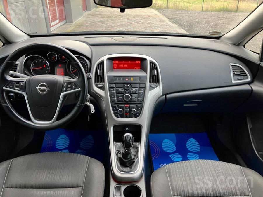 Green Opel Astra 2011 in Talsi, with an engine capacity of 1.40 L and mileage of 193 thousand km for 4500 €, photo 13 on AUTOMOTO.COM.LV