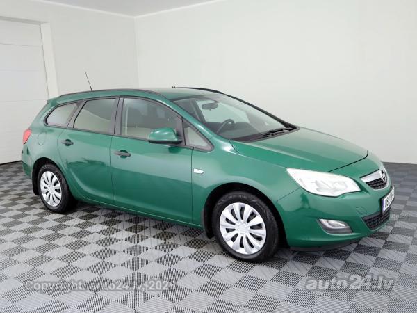 Green Opel Astra 2011 in Tallinn, with an engine capacity of 1.40 L and mileage of 327 thousand km for 1199 €, photo 1 on AUTOMOTO.COM.LV