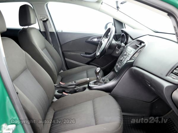 Green Opel Astra 2011 in Tallinn, with an engine capacity of 1.40 L and mileage of 327 thousand km for 1199 €, photo 7 on AUTOMOTO.COM.LV