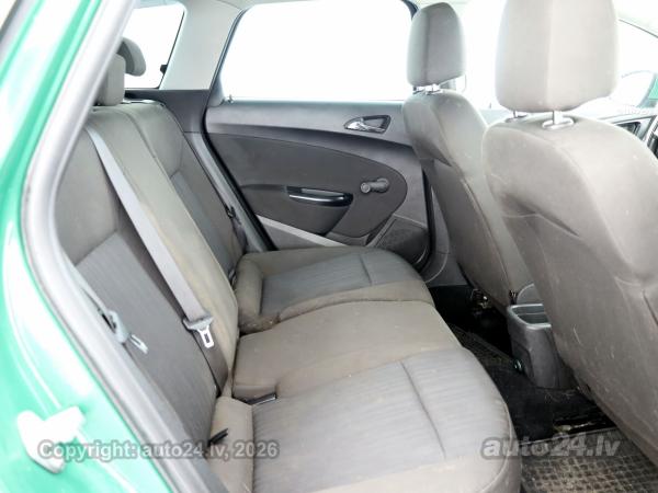 Green Opel Astra 2011 in Tallinn, with an engine capacity of 1.40 L and mileage of 327 thousand km for 1199 €, photo 8 on AUTOMOTO.COM.LV