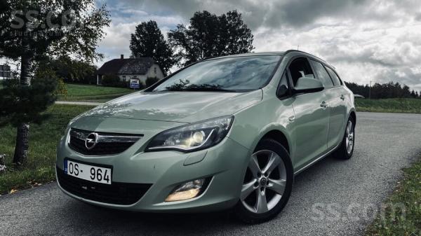 Zaļš Opel Astra 2011 Cēsis, ar dzinēja tilpumu 1.70 L un nobraukumu 325 tūkst. km par 2800 €, foto 1 vietnē AUTOMOTO.COM.LV