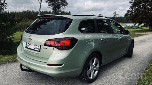 Zaļš Opel Astra 2011 Cēsis, ar dzinēja tilpumu 1.70 L un nobraukumu 325 tūkst. km par 2800 €, foto 3 vietnē AUTOMOTO.COM.LV