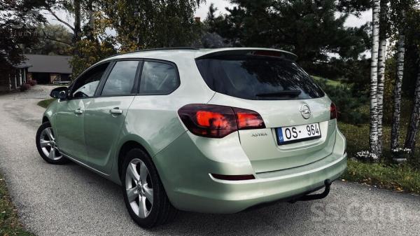 Zaļš Opel Astra 2011 Cēsis, ar dzinēja tilpumu 1.70 L un nobraukumu 325 tūkst. km par 2800 €, foto 5 vietnē AUTOMOTO.COM.LV