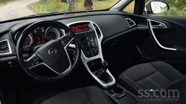 Zaļš Opel Astra 2011 Cēsis, ar dzinēja tilpumu 1.70 L un nobraukumu 325 tūkst. km par 2800 €, foto 6 vietnē AUTOMOTO.COM.LV