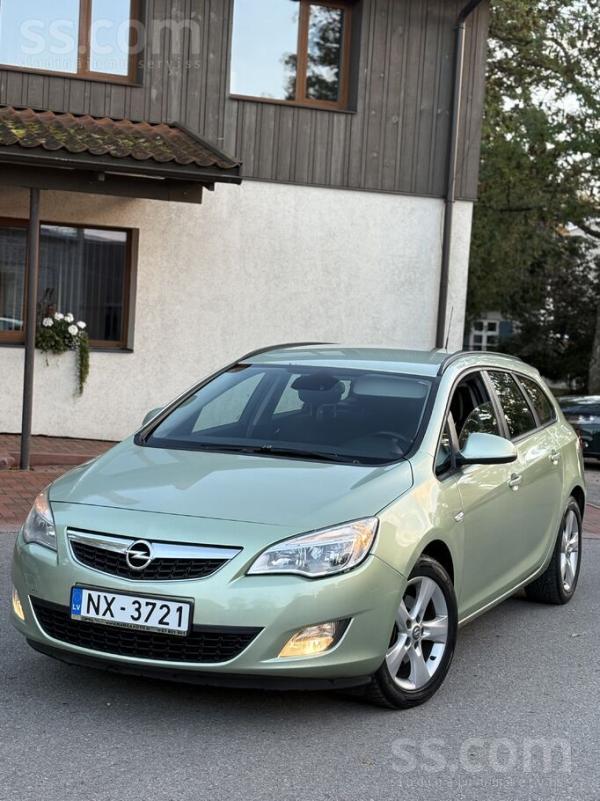 Zaļš Opel Astra 2011 Kuldīga, ar dzinēja tilpumu 1.70 L un nobraukumu 0 tūkst. km par 2300 €, foto 1 vietnē AUTOMOTO.COM.LV