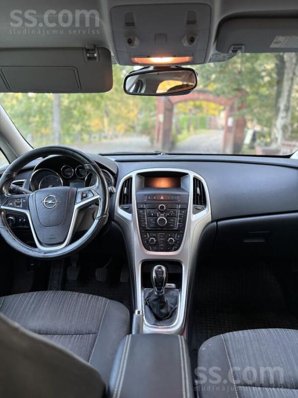 Zaļš Opel Astra 2011 Kuldīga, ar dzinēja tilpumu 1.70 L un nobraukumu 0 tūkst. km par 2300 €, foto 4 vietnē AUTOMOTO.COM.LV