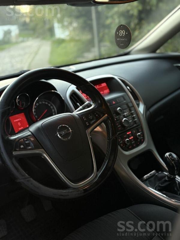 Zaļš Opel Astra 2011 Kuldīga, ar dzinēja tilpumu 1.70 L un nobraukumu 0 tūkst. km par 2300 €, foto 5 vietnē AUTOMOTO.COM.LV