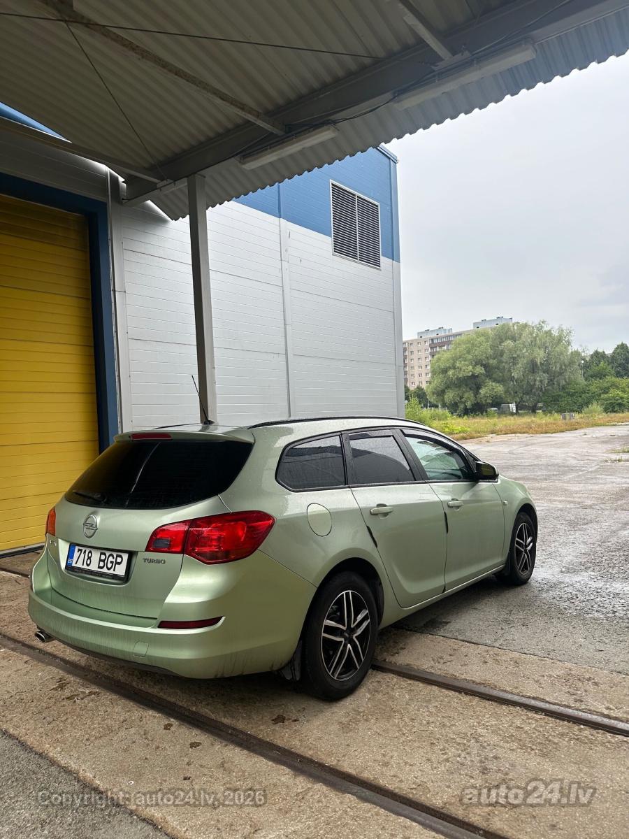 Zaļš Opel Astra 2012 Tallina, ar dzinēja tilpumu 1.40 L un nobraukumu 113 tūkst. km par 4500 €, foto 4 vietnē AUTOMOTO.COM.LV