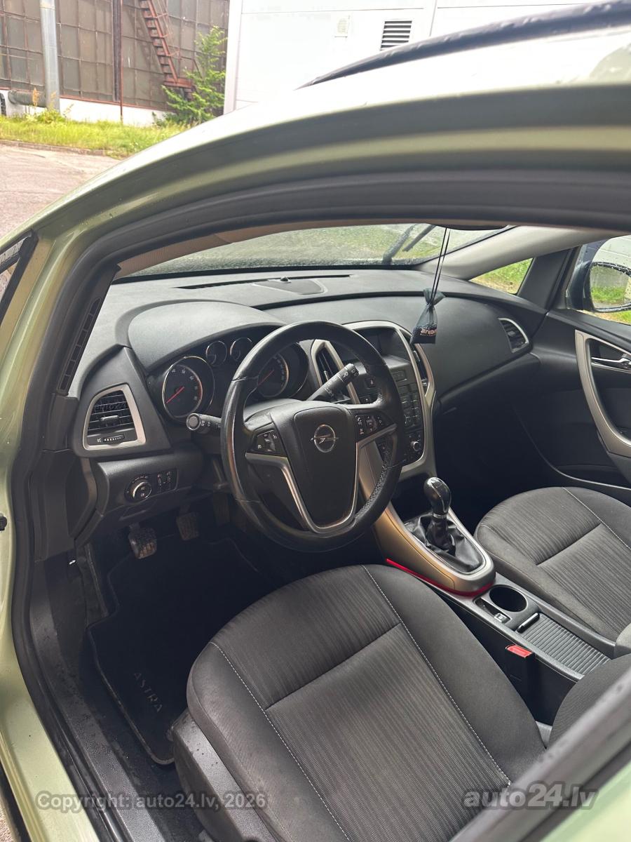 Zaļš Opel Astra 2012 Tallina, ar dzinēja tilpumu 1.40 L un nobraukumu 113 tūkst. km par 4500 €, foto 6 vietnē AUTOMOTO.COM.LV