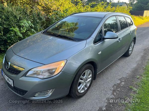 Green Opel Astra 2012 in Rakvere, with an engine capacity of 1.60 L and mileage of 310 thousand km for 999 €, photo 1 on AUTOMOTO.COM.LV
