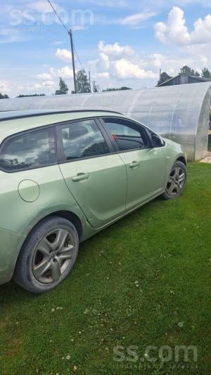 Zaļš Opel Astra 2013 Rīga, ar dzinēja tilpumu 1.70 L un nobraukumu 0 tūkst. km par 1200 €, foto 5 vietnē AUTOMOTO.COM.LV