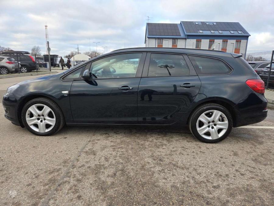 Green Opel Astra 2014 in Marijampole, with an engine capacity of 1.36 L and mileage of 202 thousand km for 4900 €, photo 7 on AUTOMOTO.COM.LV
