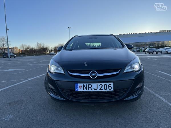 Green Opel Astra 2014 in Siauliai, with an engine capacity of 1.40 L and mileage of 206 thousand km for 5500 €, photo 2 on AUTOMOTO.COM.LV