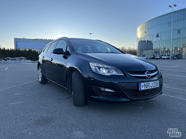 Green Opel Astra 2014 in Siauliai, with an engine capacity of 1.40 L and mileage of 206 thousand km for 5500 €, photo 3 on AUTOMOTO.COM.LV