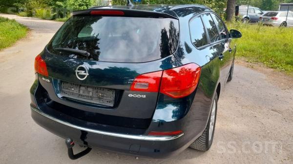 Green Opel Astra 2015 in Riga, with an engine capacity of 1.60 L and mileage of 162 thousand km for 5400 €, photo 10 on AUTOMOTO.COM.LV