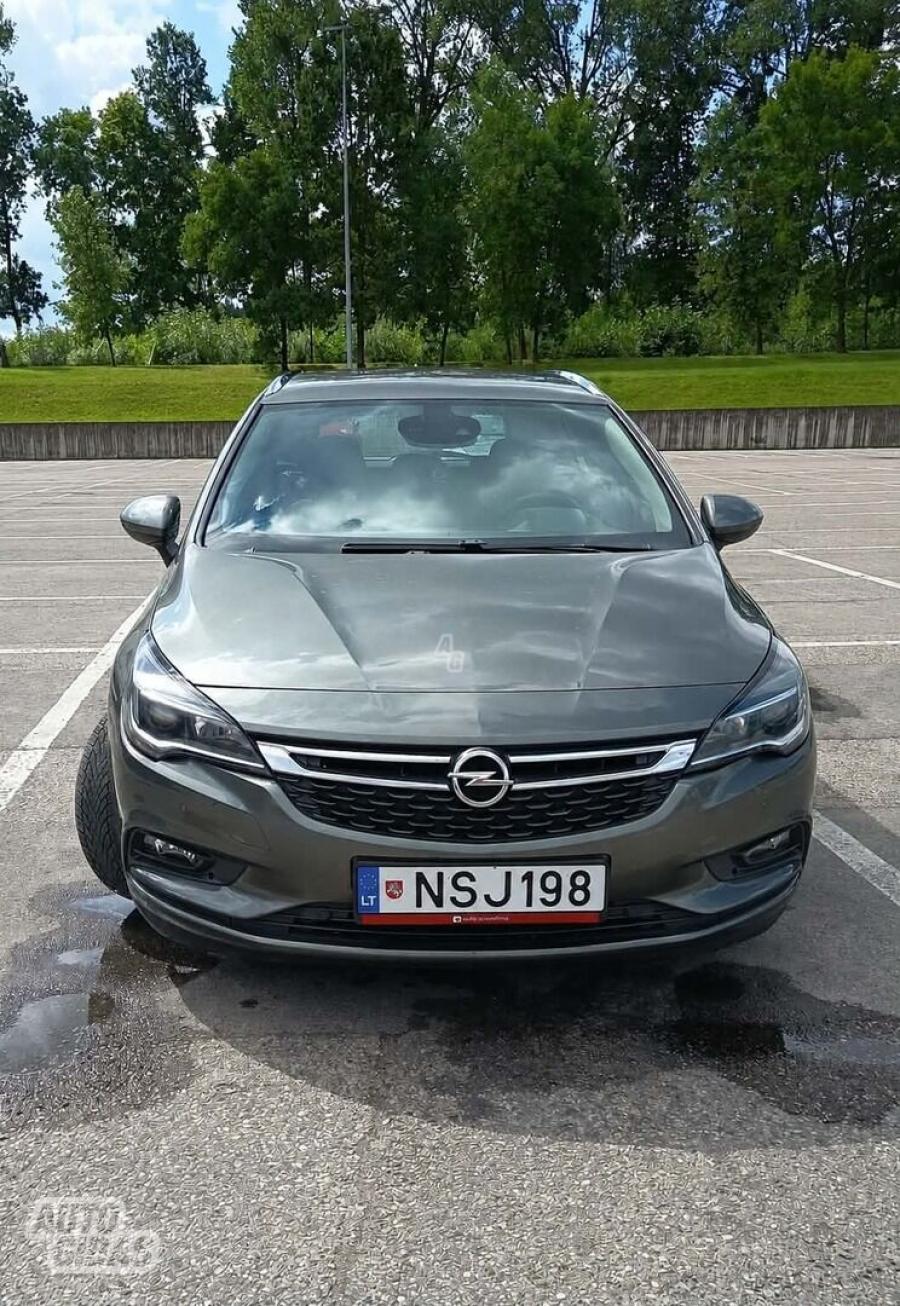 Green Opel Astra 2017 in Alytus, with an engine capacity of 1.60 L and mileage of 247 thousand km for 5800 €, photo 1 on AUTOMOTO.COM.LV