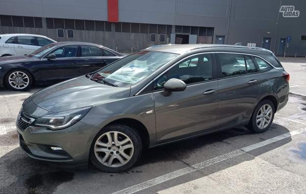 Green Opel Astra 2017 in Alytus, with an engine capacity of 1.60 L and mileage of 247 thousand km for 5800 €, photo 5 on AUTOMOTO.COM.LV