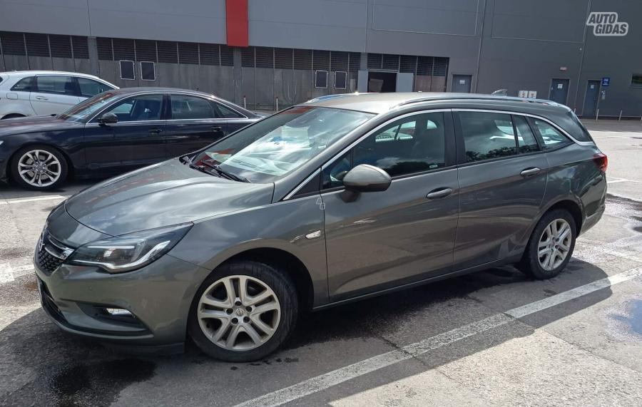 Green Opel Astra 2017 in Alytus, with an engine capacity of 1.60 L and mileage of 247 thousand km for 5800 €, photo 5 on AUTOMOTO.COM.LV