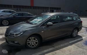 Green Opel Astra 2017 in Alytus, with an engine capacity of 1.60 L and mileage of 247 thousand km for 5800 €, photo 8 on AUTOMOTO.COM.LV