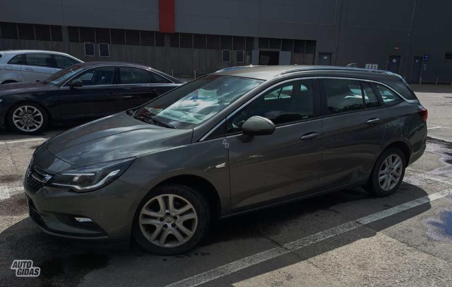 Green Opel Astra 2017 in Alytus, with an engine capacity of 1.60 L and mileage of 247 thousand km for 5800 €, photo 8 on AUTOMOTO.COM.LV