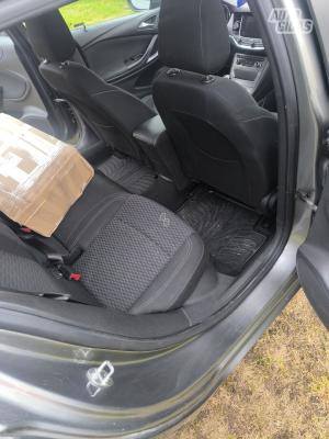 Green Opel Astra 2017 in Alytus, with an engine capacity of 1.60 L and mileage of 247 thousand km for 5800 €, photo 11 on AUTOMOTO.COM.LV
