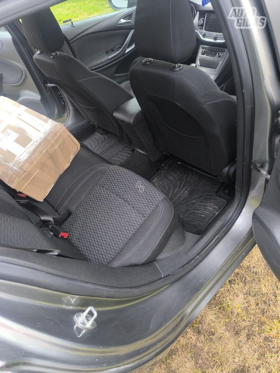 Green Opel Astra 2017 in Alytus, with an engine capacity of 1.60 L and mileage of 247 thousand km for 5800 €, photo 11 on AUTOMOTO.COM.LV