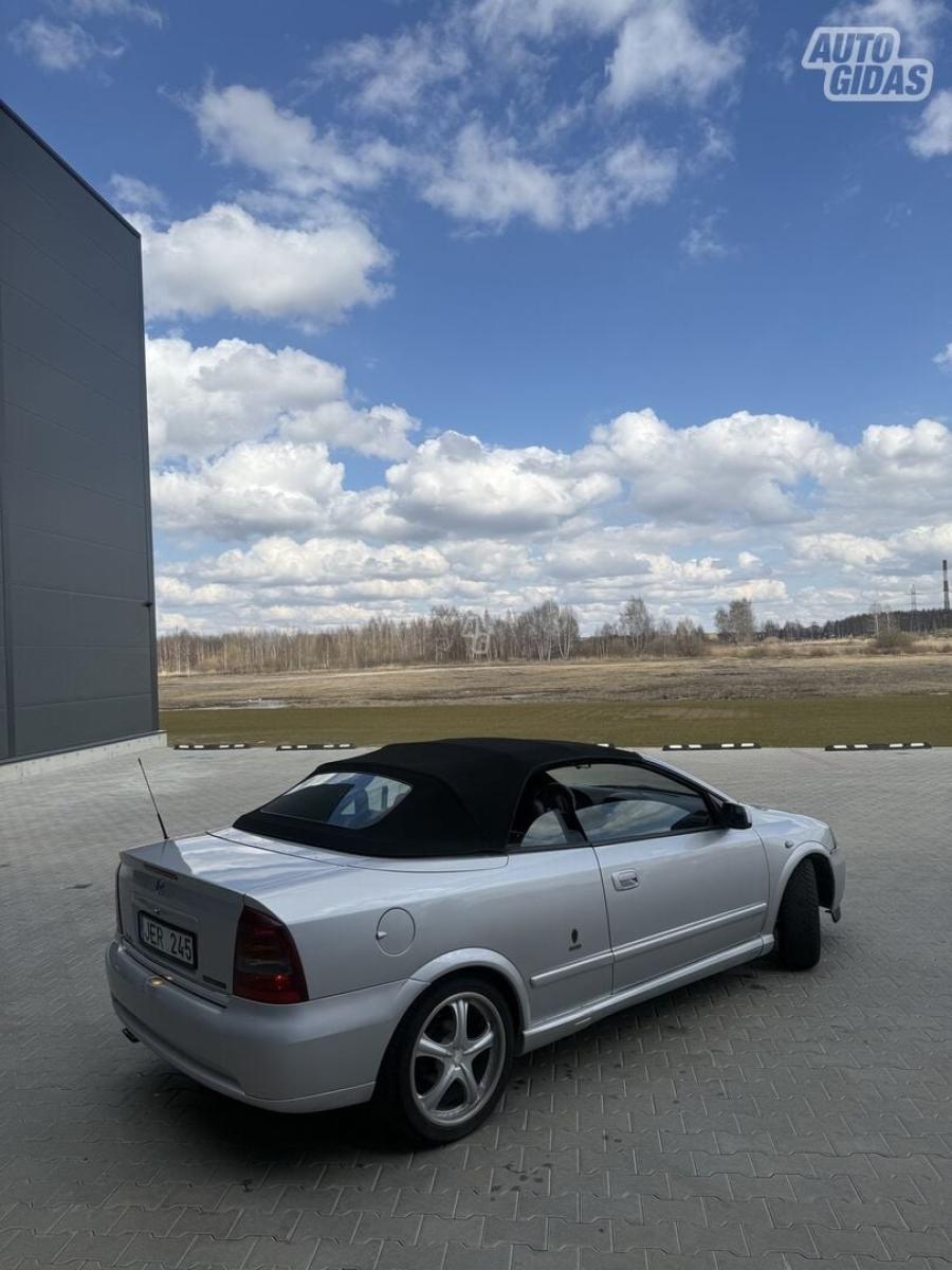 Grey Opel Astra 2002 in Siauliai, with an engine capacity of 1.60 L and mileage of 230 thousand km for 1950 €, photo 6 on AUTOMOTO.COM.LV