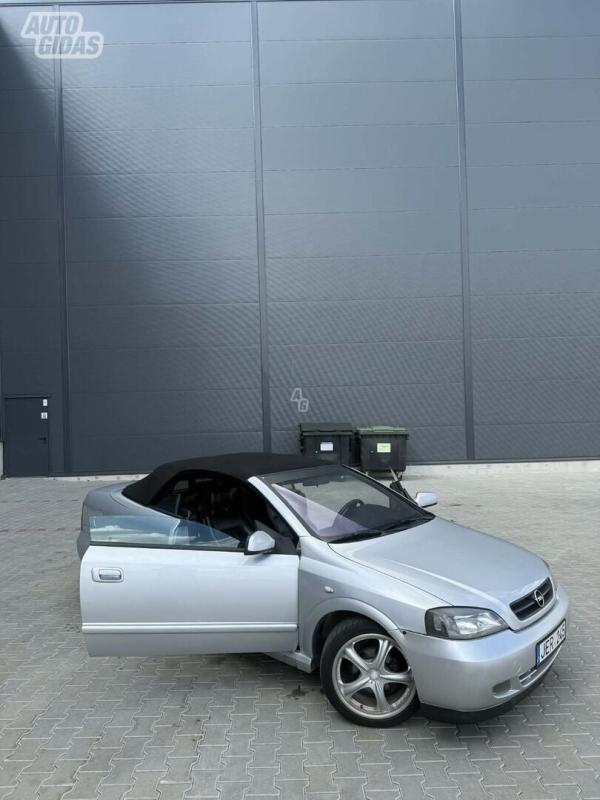 Grey Opel Astra 2002 in Siauliai, with an engine capacity of 1.60 L and mileage of 230 thousand km for 1550 €, photo 1 on AUTOMOTO.COM.LV