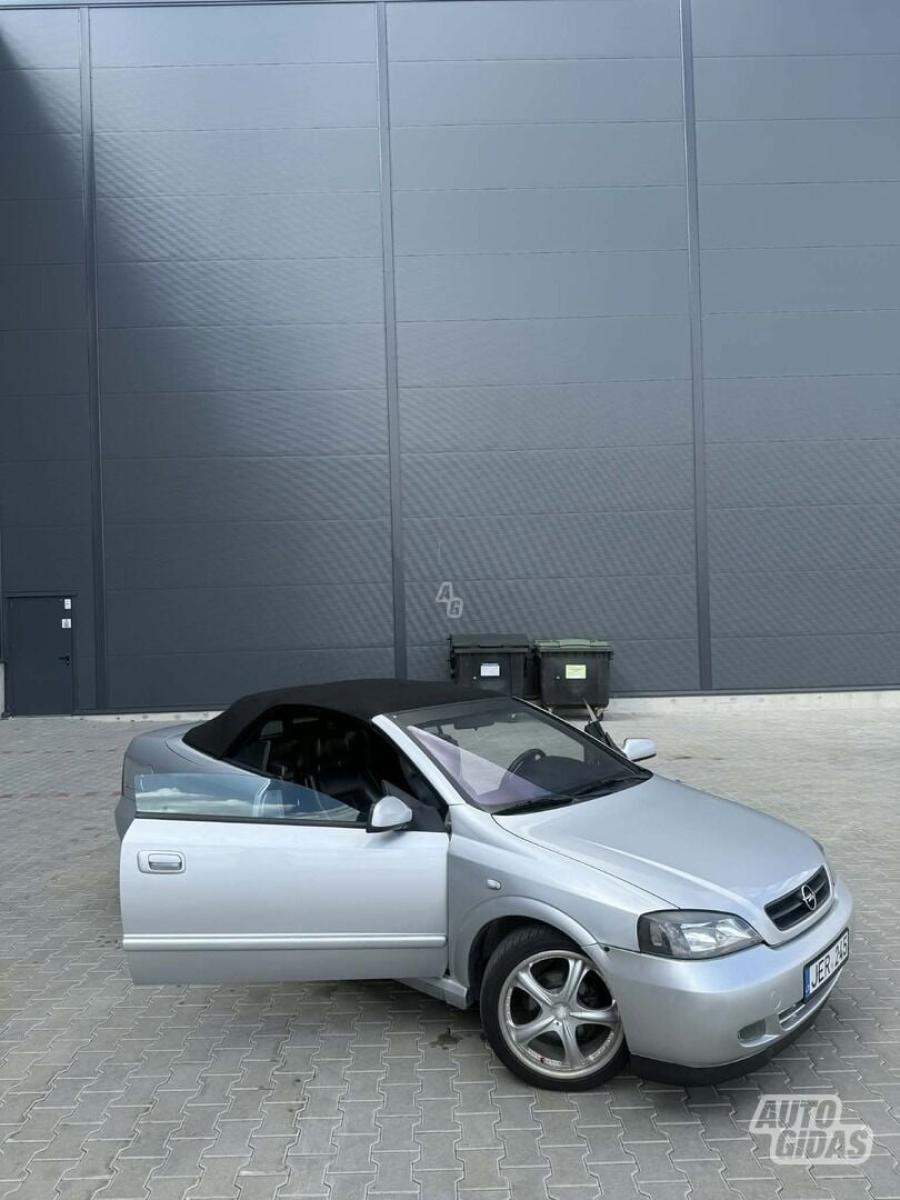 Grey Opel Astra 2002 in Siauliai, with an engine capacity of 1.60 L and mileage of 230 thousand km for 1450 €, photo 4 on AUTOMOTO.COM.LV
