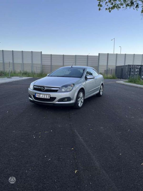 Pelēks Opel Astra 2006 Kauņa, ar dzinēja tilpumu 1.60 L un nobraukumu 253 tūkst. km par 1750 €, foto 1 vietnē AUTOMOTO.COM.LV