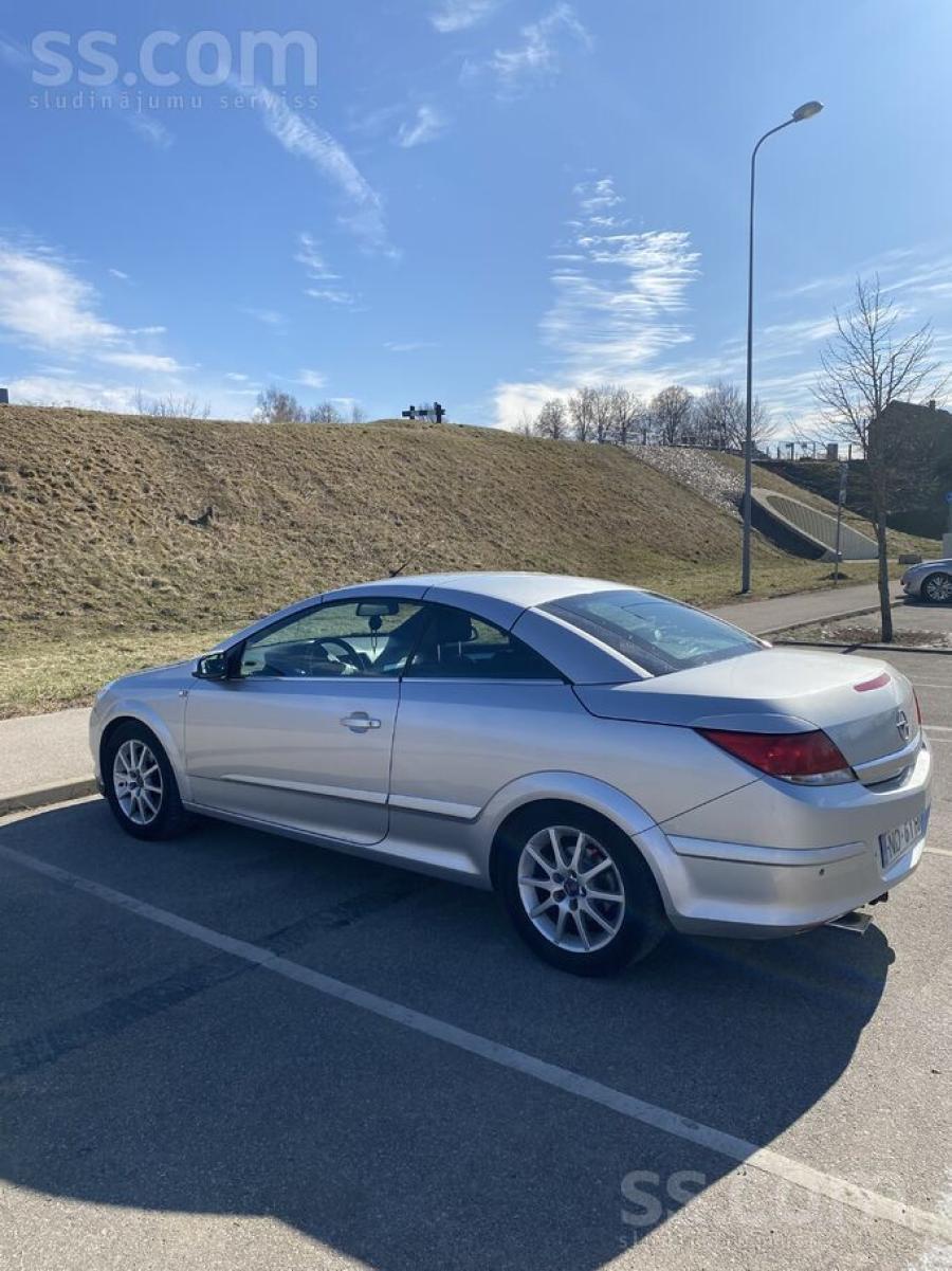 Pelēks Opel Astra 2007 Daugavpils, ar dzinēja tilpumu 1.90 L un nobraukumu 271 tūkst. km par 2300 €, foto 1 vietnē AUTOMOTO.COM.LV