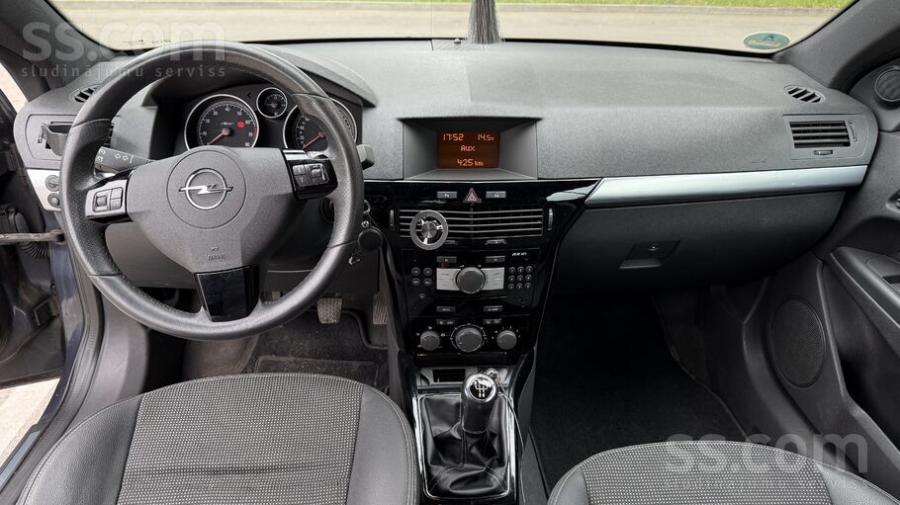 Grey Opel Astra 2007 in Riga, with an engine capacity of 1.60 L and mileage of 217 thousand km for 3000 €, photo 9 on AUTOMOTO.COM.LV