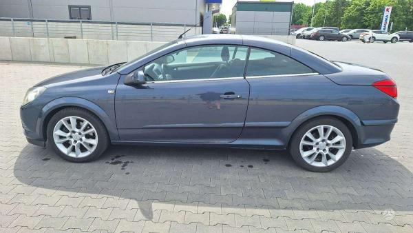 Pelēks Opel Astra 2007 Kauņa, ar dzinēja tilpumu 1.91 L un nobraukumu 210 tūkst. km par 2200 €, foto 3 vietnē AUTOMOTO.COM.LV