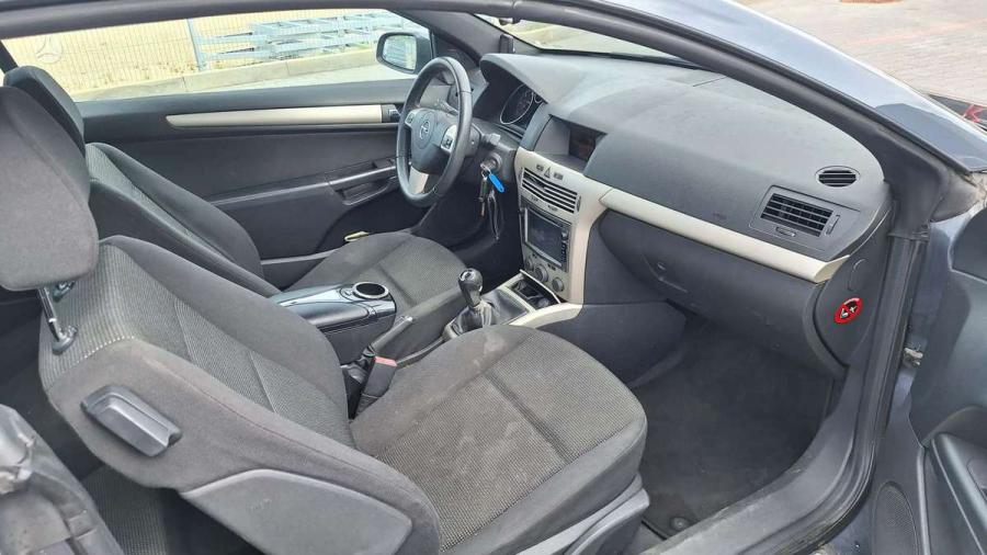Pelēks Opel Astra 2007 Kauņa, ar dzinēja tilpumu 1.91 L un nobraukumu 210 tūkst. km par 2200 €, foto 14 vietnē AUTOMOTO.COM.LV