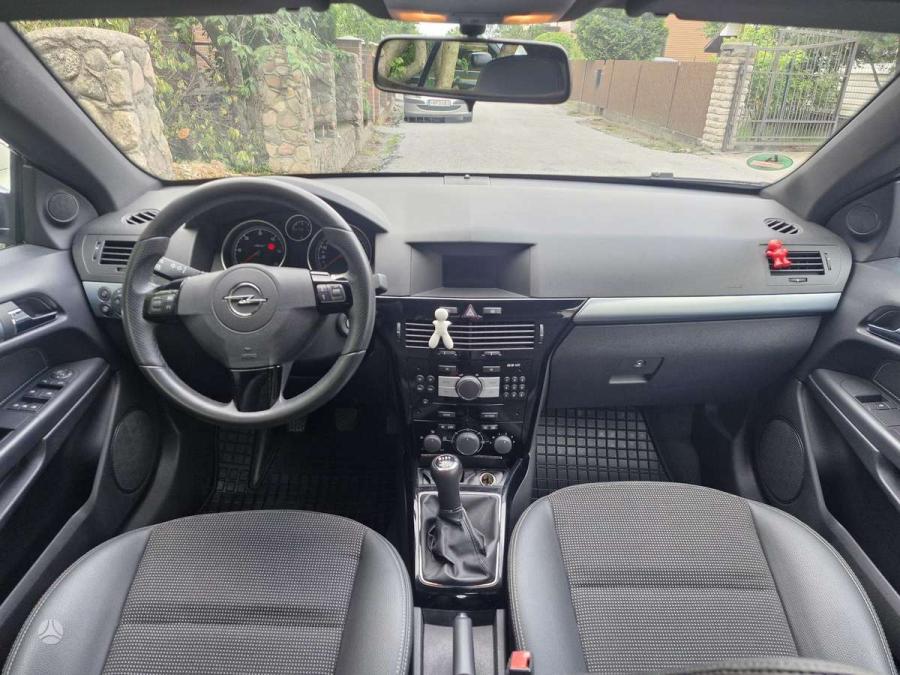 Pelēks Opel Astra 2007 Viļņa, ar dzinēja tilpumu 1.91 L un nobraukumu 236 tūkst. km par 3150 €, foto 12 vietnē AUTOMOTO.COM.LV