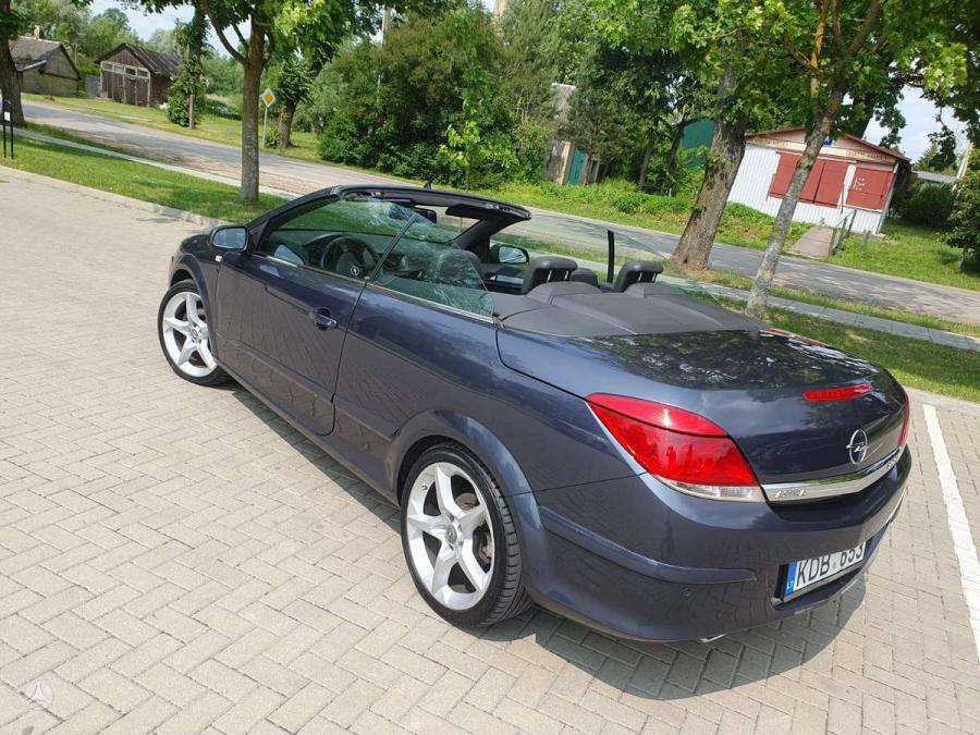 Pelēks Opel Astra 2007 Kazlų Rūda, ar dzinēja tilpumu 1.90 L un nobraukumu 237 tūkst. km par 1950 €, foto 3 vietnē AUTOMOTO.COM.LV