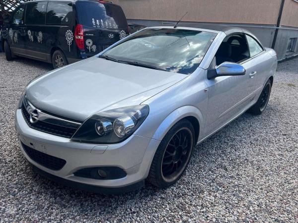 Grey Opel Astra 2007 in Ukmerge, with an engine capacity of 1.60 L and mileage of 180 thousand km for 1750 €, photo 1 on AUTOMOTO.COM.LV