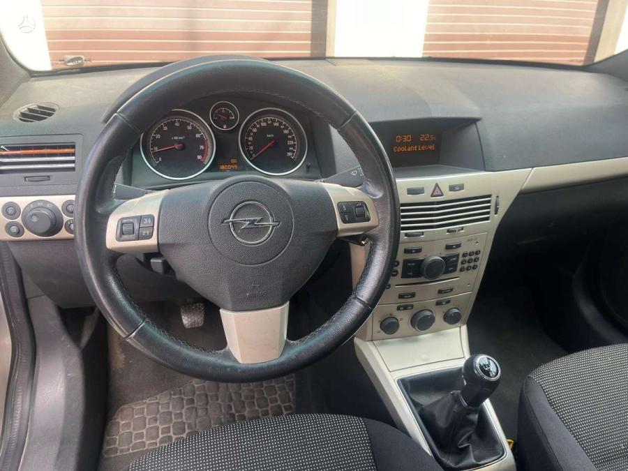 Pelēks Opel Astra 2007 Ukmergė, ar dzinēja tilpumu 1.60 L un nobraukumu 180 tūkst. km par 1750 €, foto 6 vietnē AUTOMOTO.COM.LV