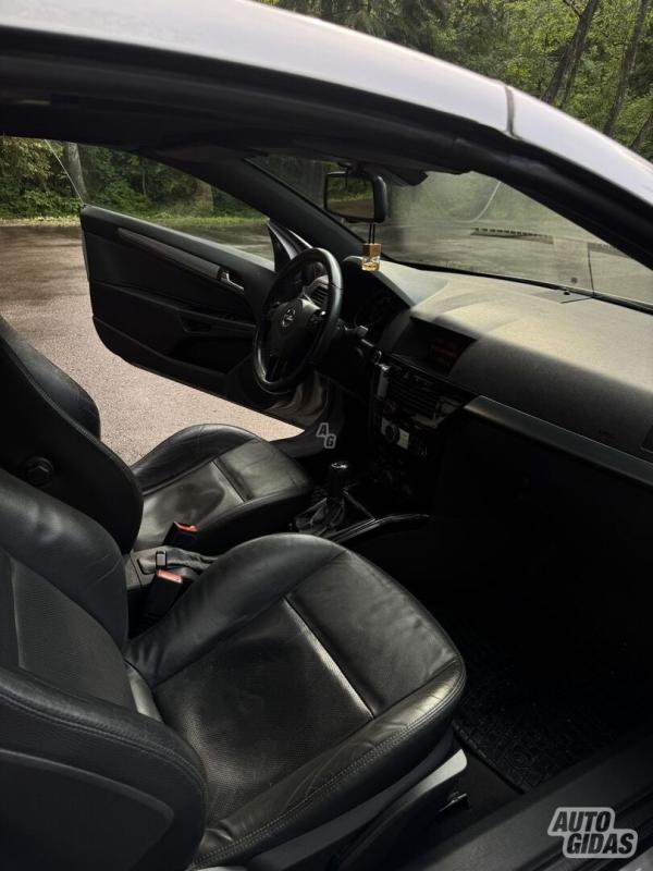 Pelēks Opel Astra 2008 Alīta, ar dzinēja tilpumu 1.90 L un nobraukumu 370 tūkst. km par 3000 €, foto 4 vietnē AUTOMOTO.COM.LV