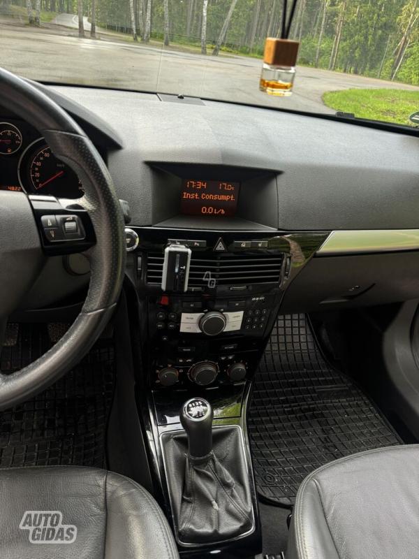 Pelēks Opel Astra 2008 Alīta, ar dzinēja tilpumu 1.90 L un nobraukumu 370 tūkst. km par 2700 €, foto 3 vietnē AUTOMOTO.COM.LV