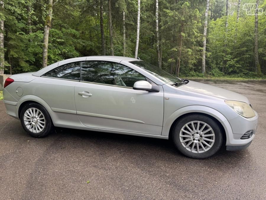 Grey Opel Astra 2008 in Alytus, with an engine capacity of 1.90 L and mileage of 370 thousand km for 2700 €, photo 8 on AUTOMOTO.COM.LV