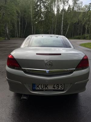 Grey Opel Astra 2008 in Alytus, with an engine capacity of 1.90 L and mileage of 370 thousand km for 2700 €, photo 9 on AUTOMOTO.COM.LV