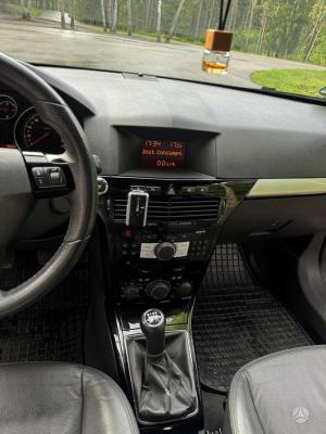 Pelēks Opel Astra 2008 Alīta, ar dzinēja tilpumu 1.91 L un nobraukumu 371 tūkst. km par 1800 €, foto 3 vietnē AUTOMOTO.COM.LV