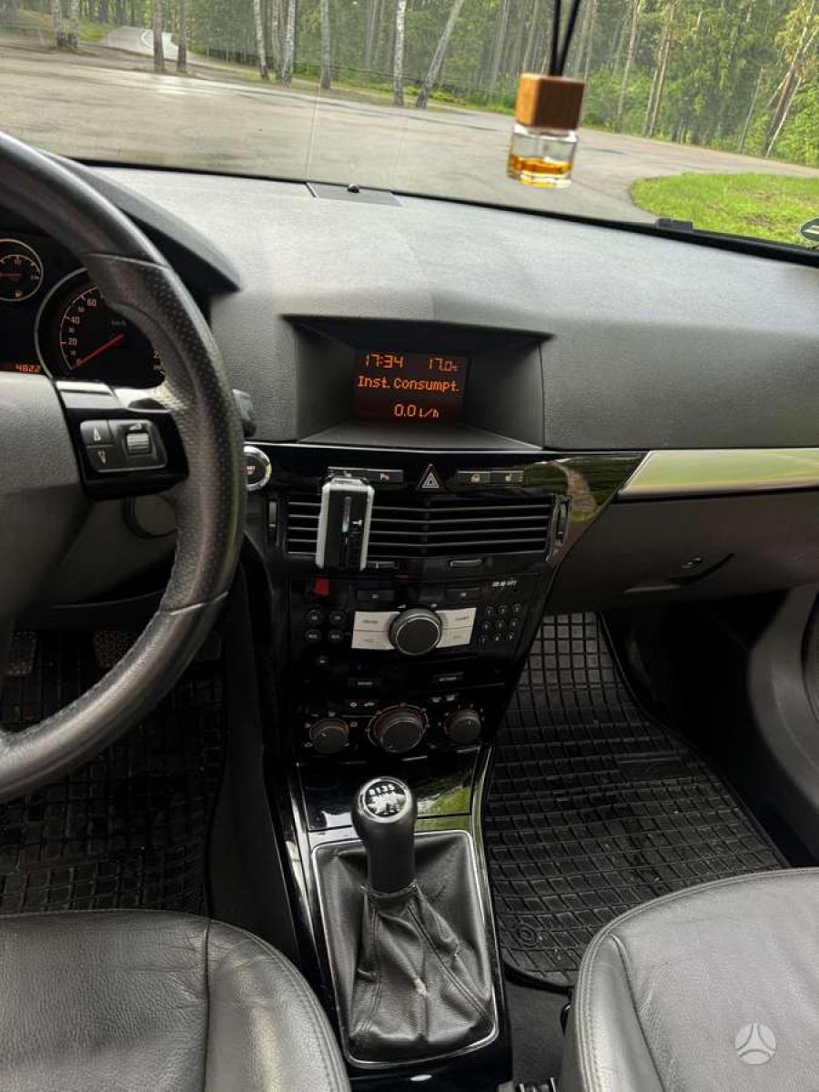 Pelēks Opel Astra 2008 Alīta, ar dzinēja tilpumu 1.91 L un nobraukumu 371 tūkst. km par 1800 €, foto 3 vietnē AUTOMOTO.COM.LV